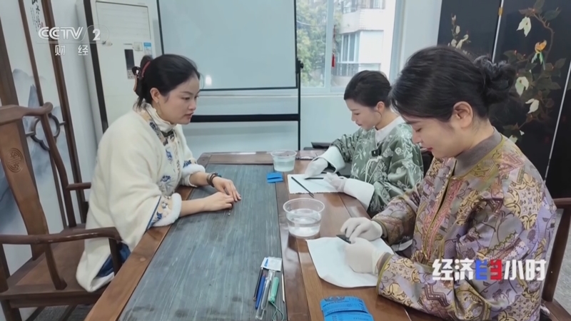 《经济半小时》 20260414 服务扩能提质 体验赋能消费：解锁生活服务新场景