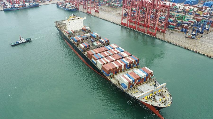 Busy container ports herald China's robust foreign trade_英语频道_央视网(cctv.com)