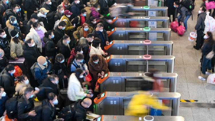 Spring Festival travel rush sees 34.74 mln trips on first day_英语频道_央视网 ...