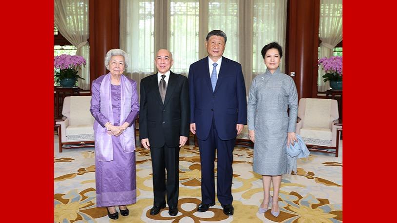 Xi and his wife meet Cambodian King, Queen Mother_英语频道_央视网(cctv.com)