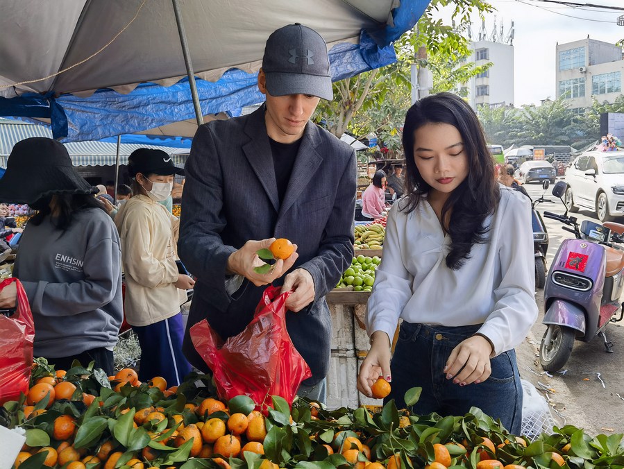 Xinhua Headlines: Foreign expats embrace Year of the Rabbit_英语频道_央视网 ...