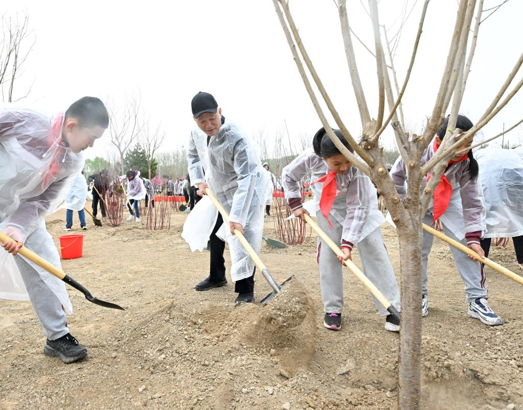 Xi plants trees in Beijing, urging more afforestation efforts for green ...