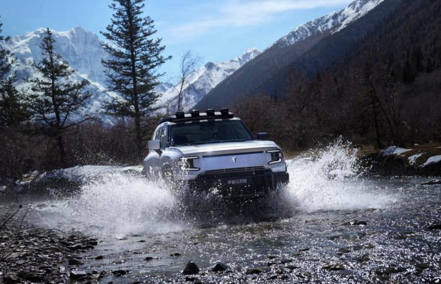 硬派越野SUV深蓝G318上市 售价17.59万起