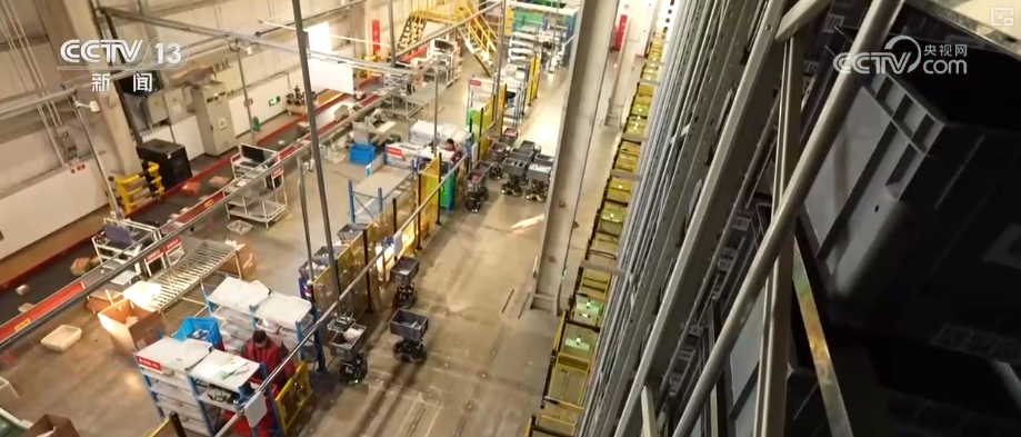 机器人“跑”起来助推物流“加速跑” 数万快递开启新年之旅抵达千家万户_新闻频道_央视网(cctv.com)